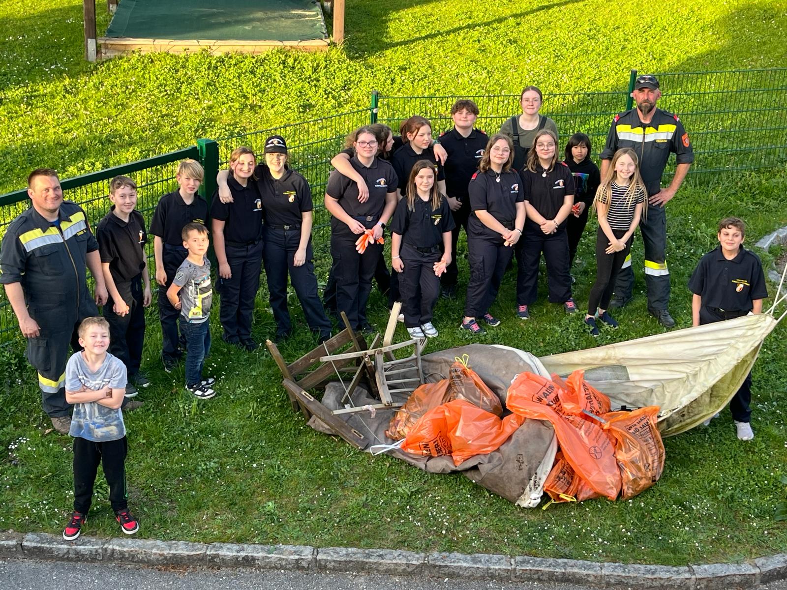 Müllsammelaktion - FF Ulmerfeld-Hausmening Müllsammelaktion - FF Ulmerfeld-Hausmening